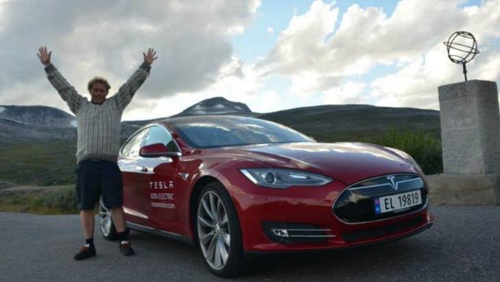 The first Tesla Model S delivered in Europe | VW Vortex - Volkswagen Forum