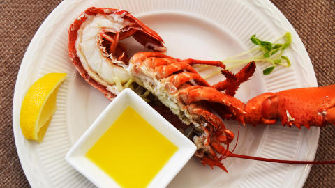 - Jo da, hummer er godt det. Men her i Maine blir det litt som å spise ...